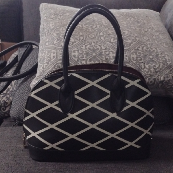 SUSU | Bags | Susu Black And White Satchelcrossbody | Poshmark